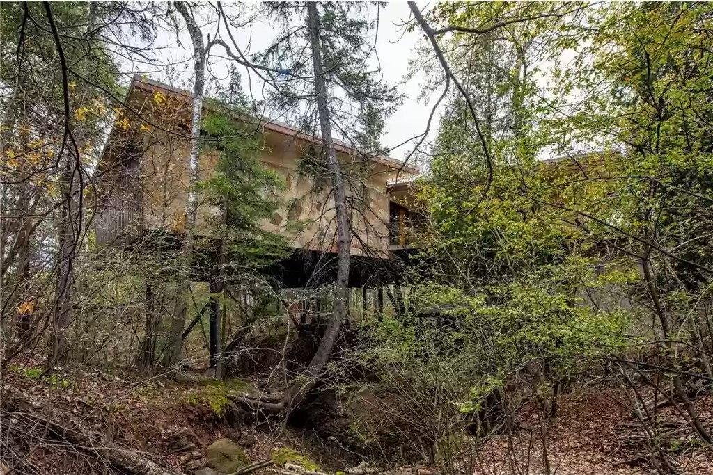 Wanna Buy a Floating Duluth House with an Underground Pool? - Racket