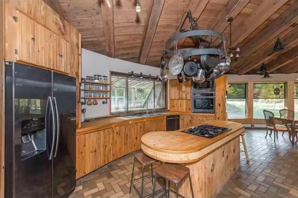 Wanna Buy a Prepper-Friendly Hobbit Compound Near Lake Superior? - Racket