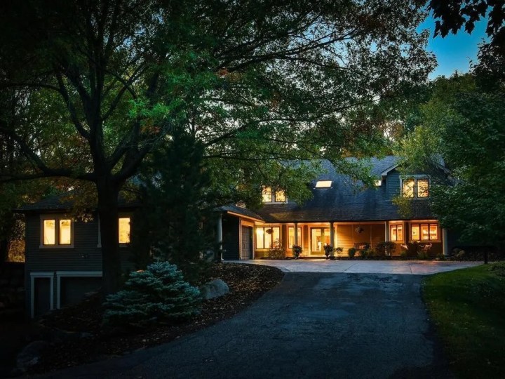 Let's Peek Inside Walz's Very Expensive, Very '90s Temporary Governor's ...