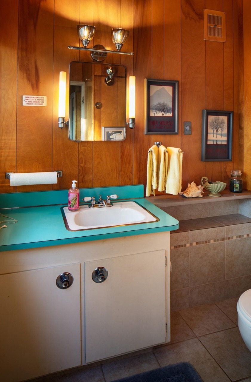 Wanna Buy a Mid-Century Modern Cabin Designed by a Pioneering Architect? - Racket