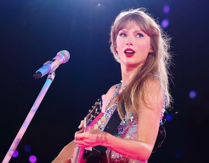 A Teenage Swiftie Checks in on the Biggest Movie in the Country - Racket