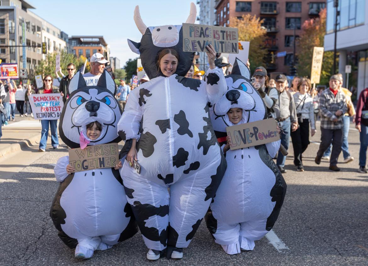 See the Packed Streets, Clever Signs, and Inflatables of the Weekend's ...